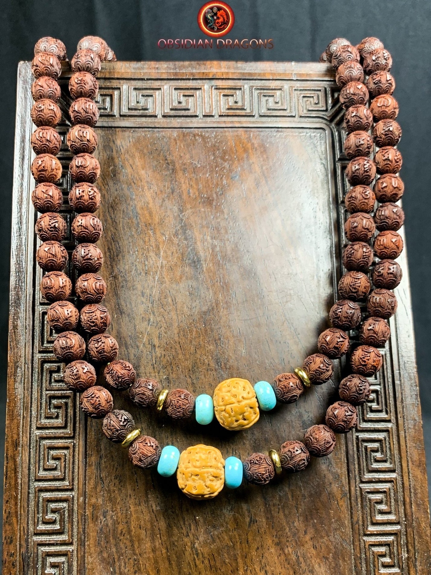 Mala artisanal- Santal rouge, turquoise et Rudraksha – obsidian dragons